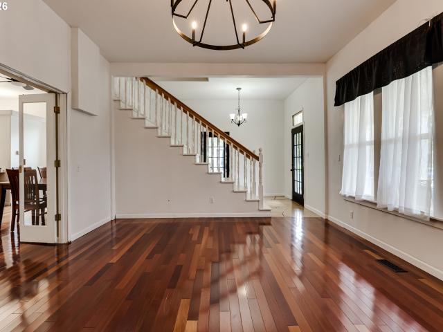 928 w main st