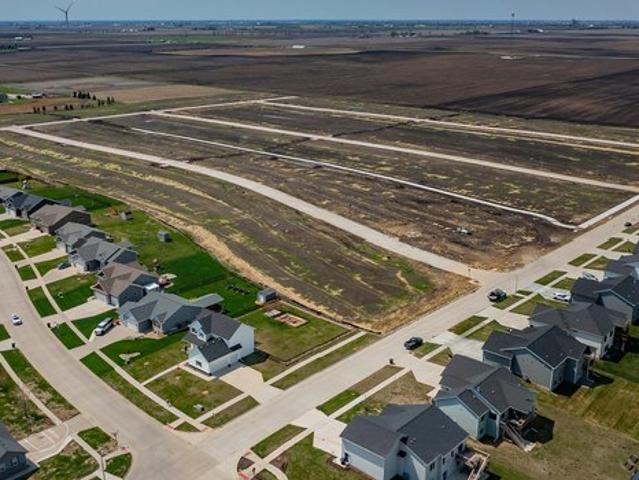 928 Wild Oak Dr, Huxley, IA 50124