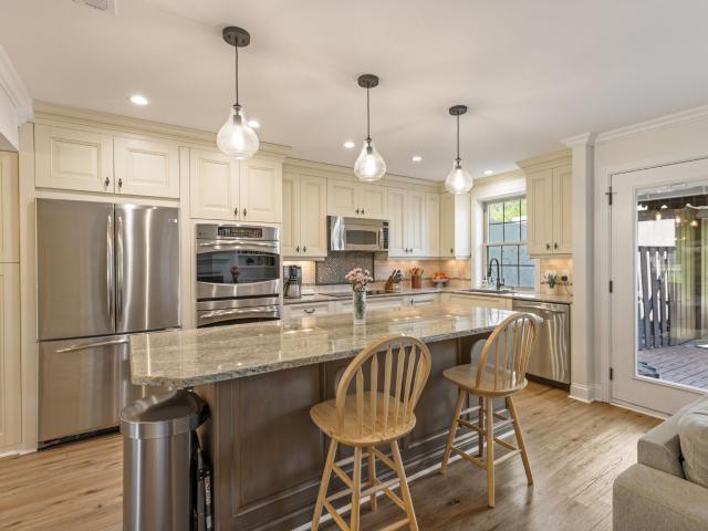 928 Todd Preis Dr