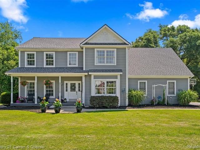 9298 Anacapa Bay Dr, Hamburg Township, MI 48169