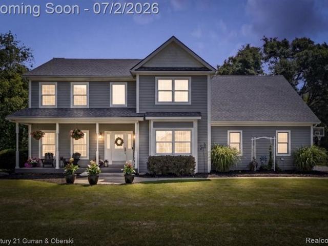 9298 Anacapa Bay Dr, Hamburg Township, MI 48169