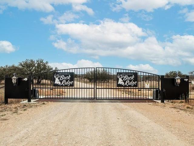 9290 Buck Rdg, Brady, TX 76825