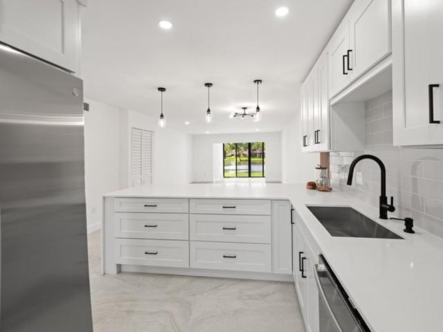 9293 Vista Del Lago Apt 15C, Boca Raton, FL 33428
