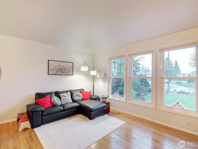 929 224th Ave NE, Sammamish, WA