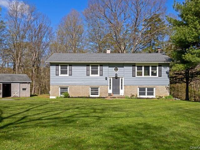 929 Centre Rd, Rhinebeck, NY 12580