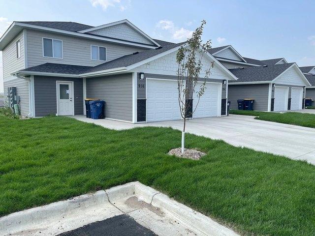 929 Balsam St, Belle Plaine, MN 56011