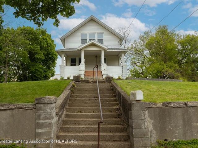 929 Dakin St, Lansing, MI 48912