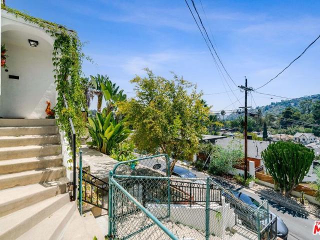 929 Dexter Street
