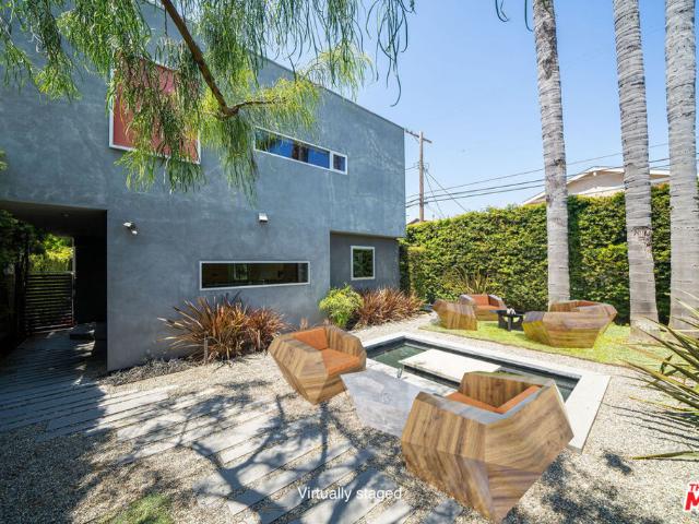 929 Dickson Street