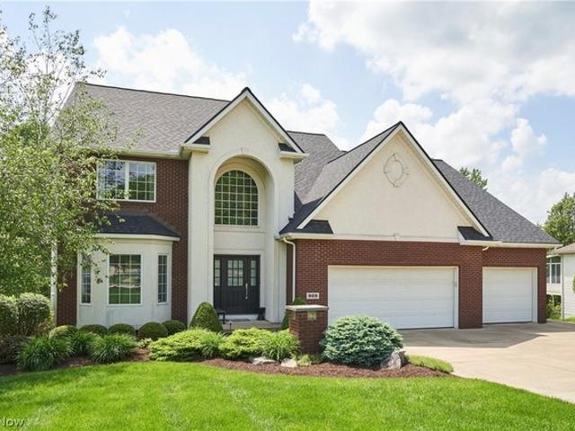929 Hidden Valley Dr, Wadsworth, OH 44281