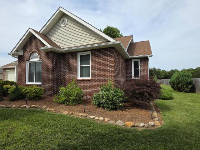 929 Mossy Grove Lane