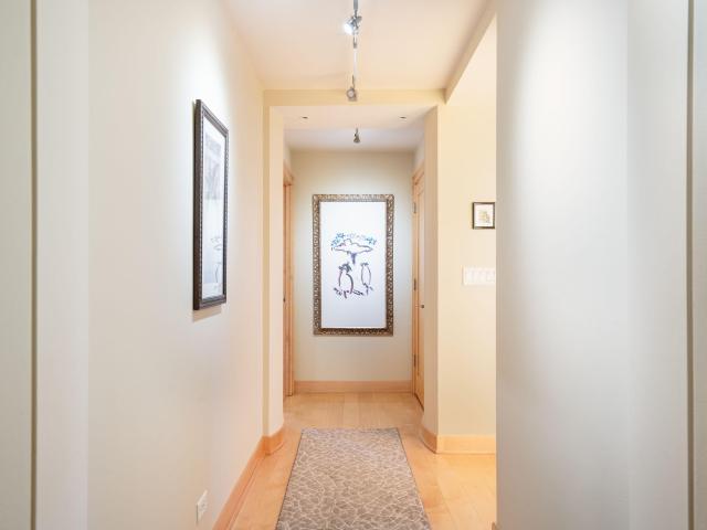 929 N Astor St, Unit 2407