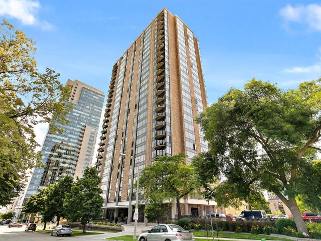 929 N Astor St, Unit 2407, Milwaukee, WI 53202 | MLS #1955