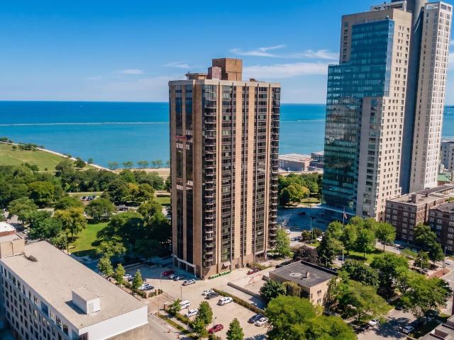 929 N Astor St, Unit 203