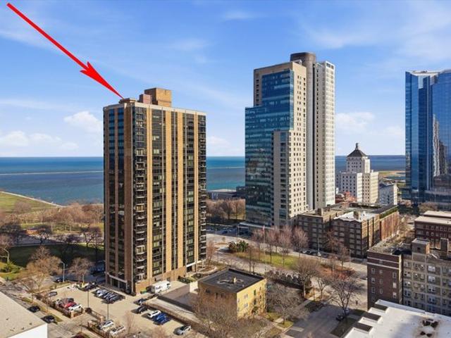 929 N Astor St Unit 405, Milwaukee, WI 53202
