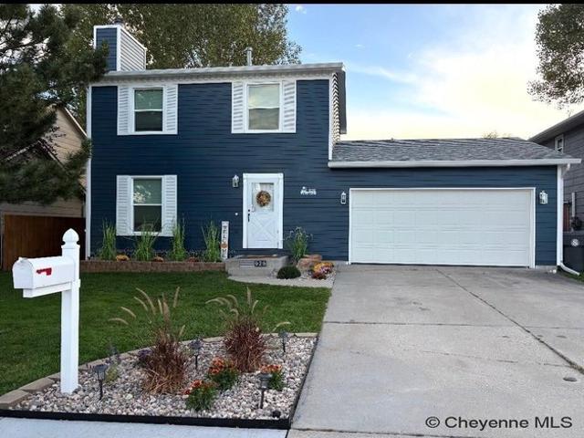 929 New Bedford Dr, Cheyenne, WY 82009