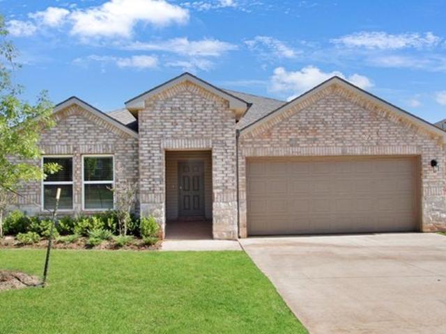 929 S Bear Ln, Mustang, OK 73064