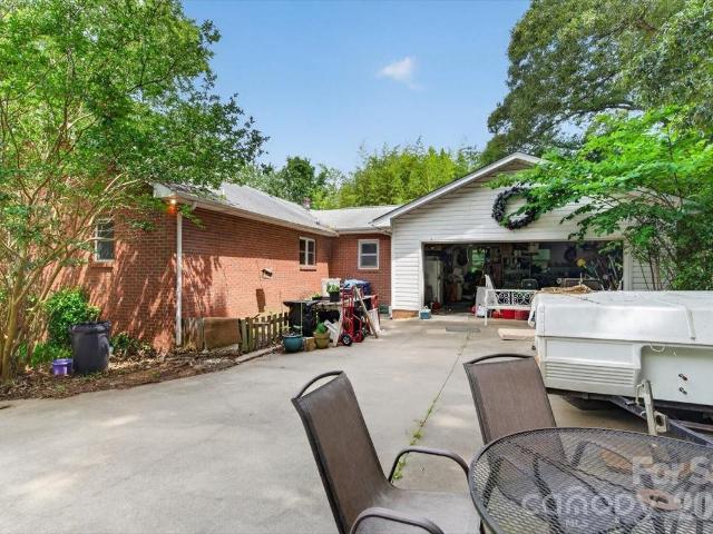 929 Shearers Road