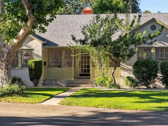 929 Swanston Dr, Sacramento, CA 95818