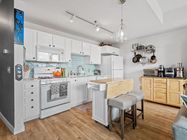 929 Portland Ave, Unit 908, Minneapolis, MN 55404 | MLS #7056 | Compass