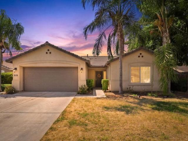 929 W Elkhorn Ct, Visalia, CA 93277