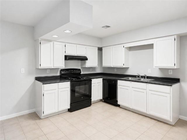 929 W Monterey Court
