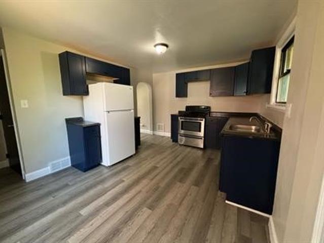 929 Vankirk St 1