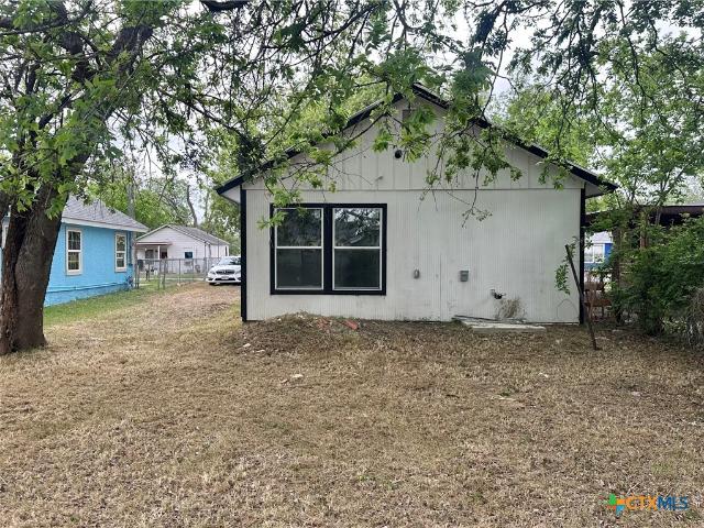 929 Veterans St, Seguin, TX 78155 | MLS #608952 | Compass
