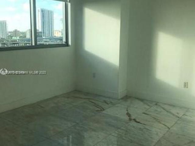 92 3rd St SW #1409, Miami, FL 33130