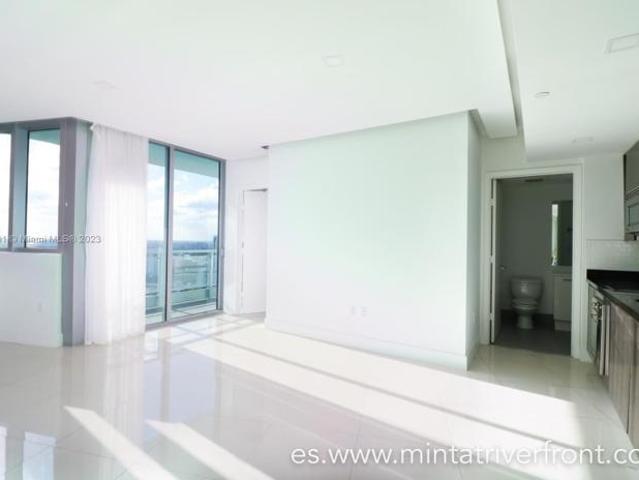 92 3rd St SW #3306, Miami, FL 33130