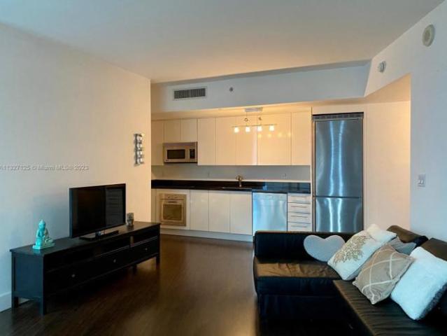 92 3rd St SW #3406, Miami, FL 33130