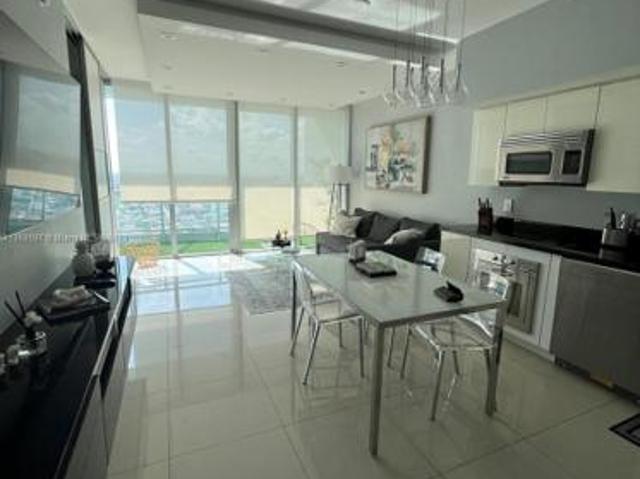 92 3rd St SW #3708, Miami, FL 33130