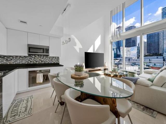 92 3rd St SW #902, Miami, FL 33130