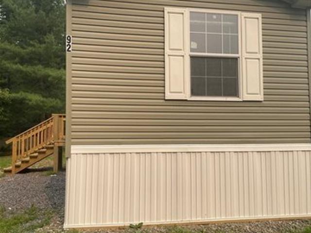 92 Third St, Farmington, NY 14425