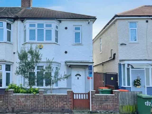 92 Varley Road, Custom House, London, E16 3NS, United Kingdom | 3 bed house for rent #139334185 | Rentberry