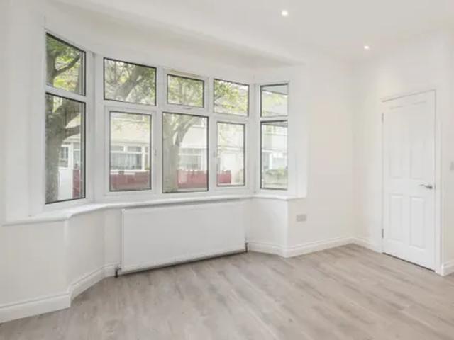 92 Varley Road, Custom House, London, E16 3NS, United Kingdom | 3 bed house for rent #167677152 | Rentberry