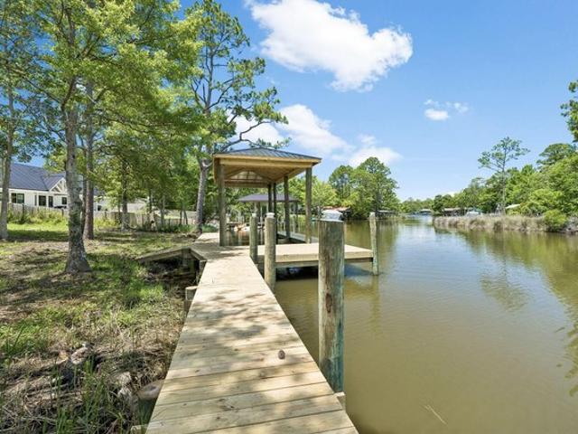 92 Waterside Ln, Freeport, FL 32439