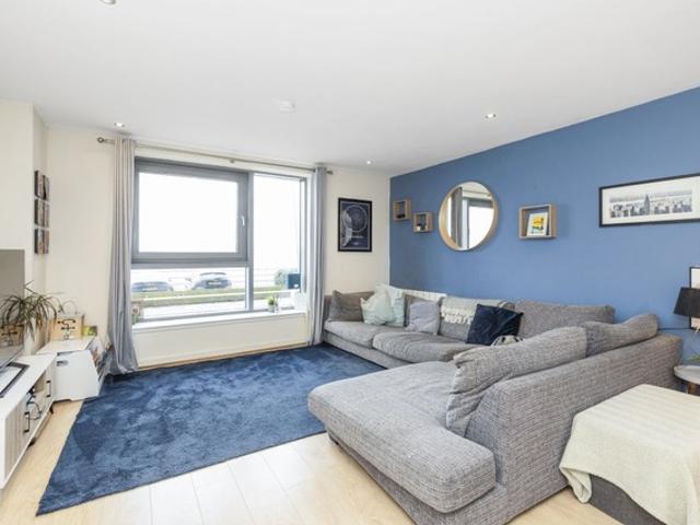 9/2 Western Harbour View, Newhaven, EH6 6PG
