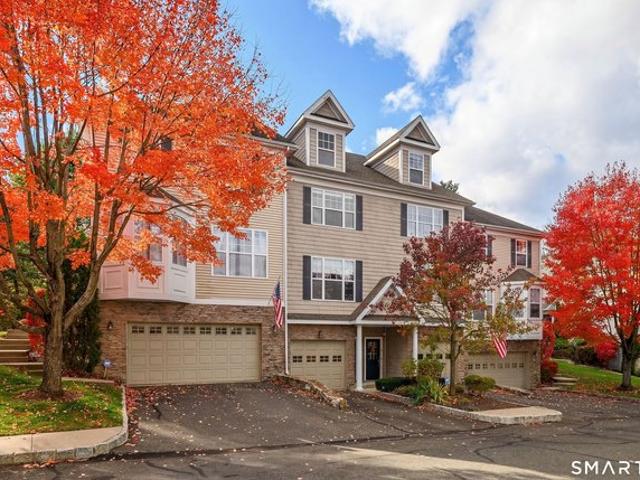 92 Woodcrest Ln Unit 92, Danbury, CT 06810