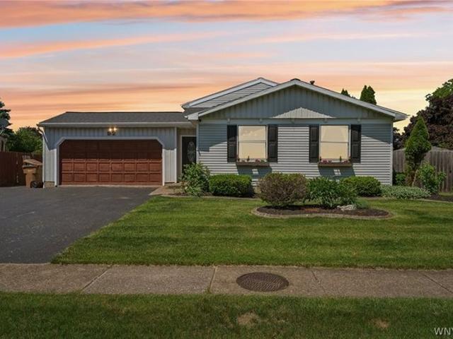 92 Woodgate Dr, Buffalo, NY 14227