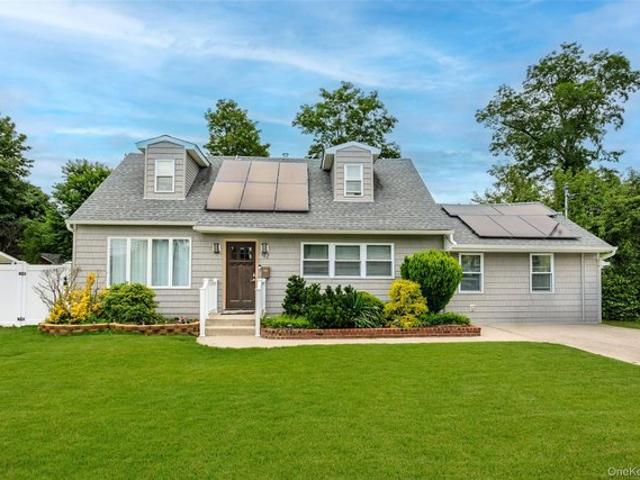 92 Wright Ave, Deer Park, NY 11729