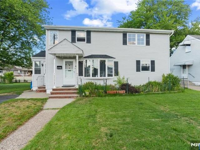 92 Anderson Ave, Totowa, NJ 07512