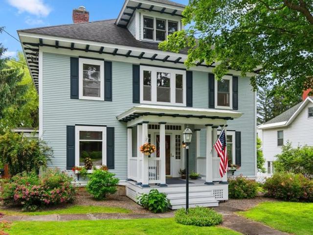 92 Bank St, Saint Albans City, VT 05478