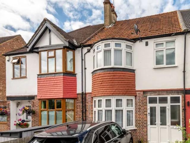 92 Byron Avenue, London, KT3 6EZ, United Kingdom | 3 bed house for rent #167393015 | Rentberry