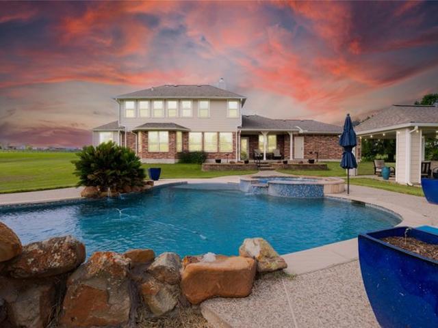 92 Canyon Run Blvd, Huntsville, TX 77320