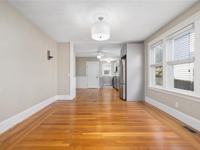 92 Colonial Road