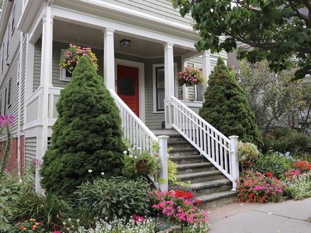 92 Fayerweather St Apt 2, Cambridge, MA 02138