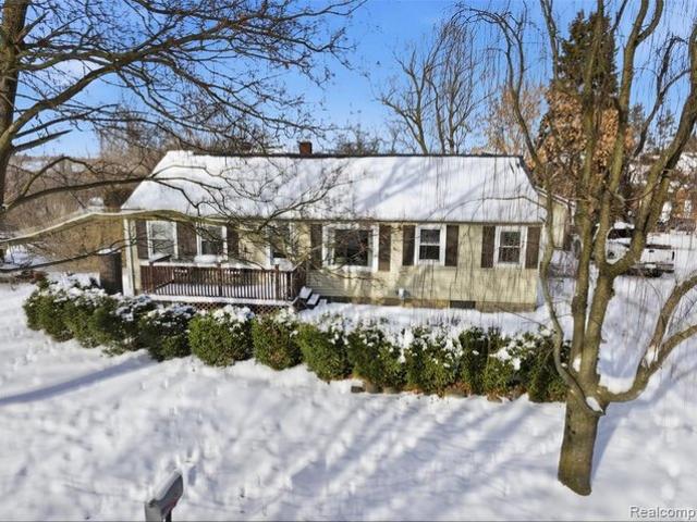 92 Hartley St, Lapeer, MI 48446