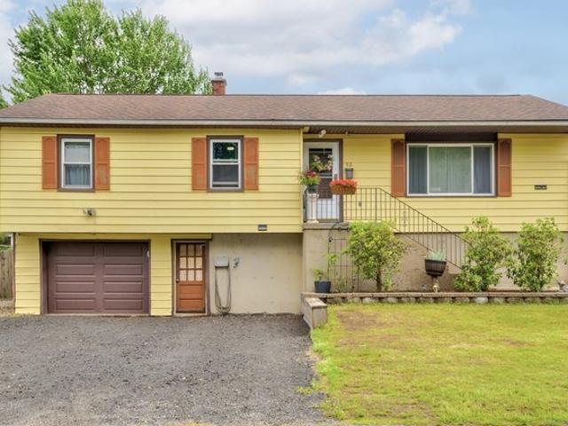 92 Holiday Hl, Waterbury, CT 06704