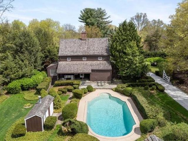 92 Hoyclo Rd, Stamford, CT 06903